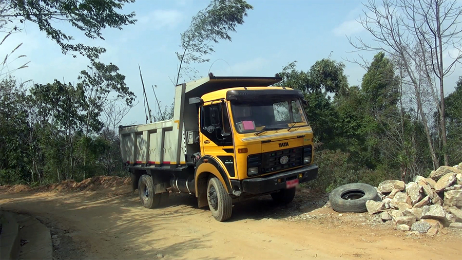 Mendrelgang Gewog Administration in Tsirang bars few truckers from ...