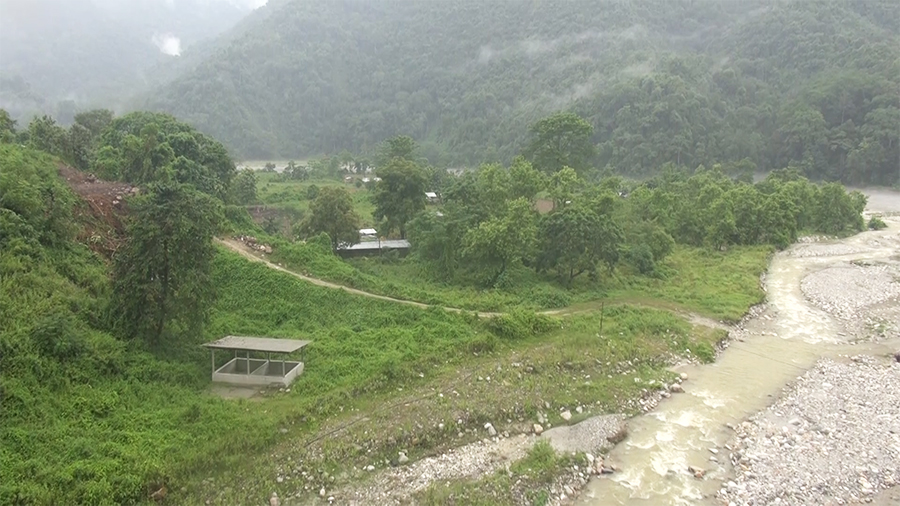 Villagers in Telung await flood protection along Sokporong stream - BBSCL