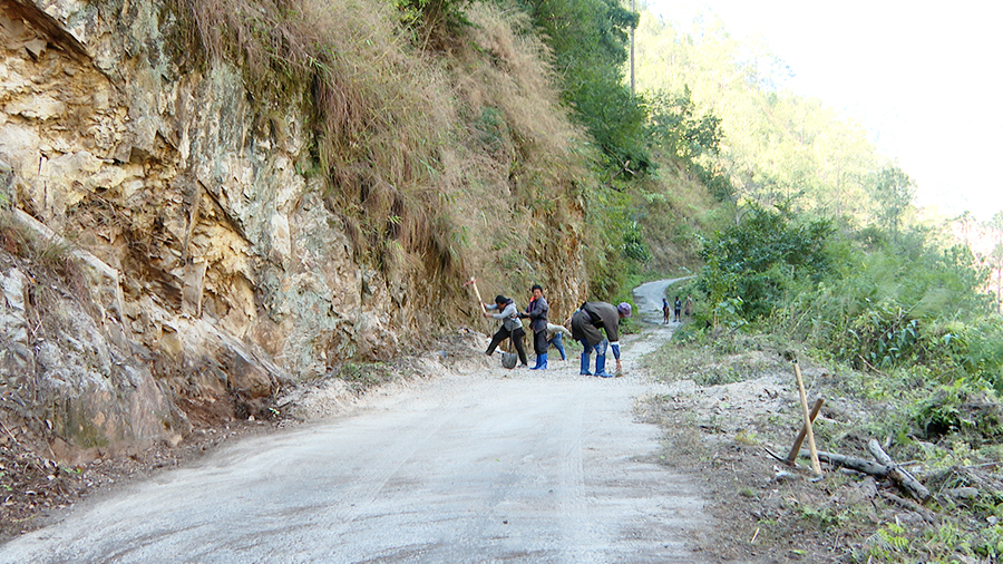 Kengkhar Gewog Centre road maintenance works ease travel concerns - BBSCL