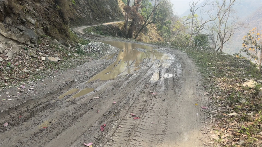 People awaiting blacktopping of final 20-KM stretch on Samtse-Haa ...