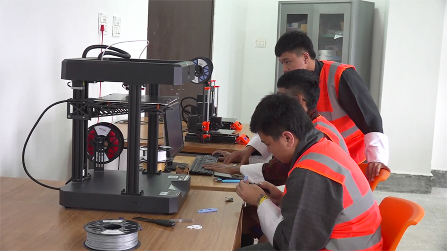 High school students learn digital fabrication basics - BBSCL