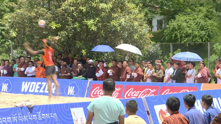 Beach volleyball tournament draws huge crowd - BBSCL