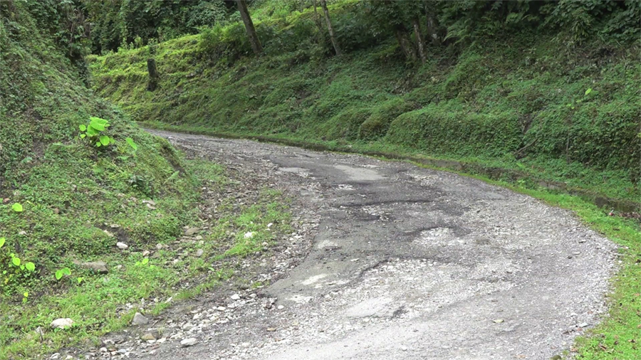Residents urge repairs on deteriorating Punakha-Gasa highway - BBSCL