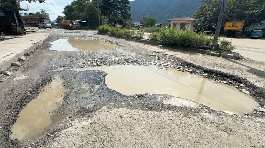 Phuentshogling's deteriorating roads in need of repair - BBSCL