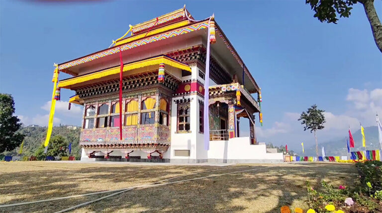 His Holiness the Je Khenpo consecrated Singye Choeling Tshuglhakhang ...